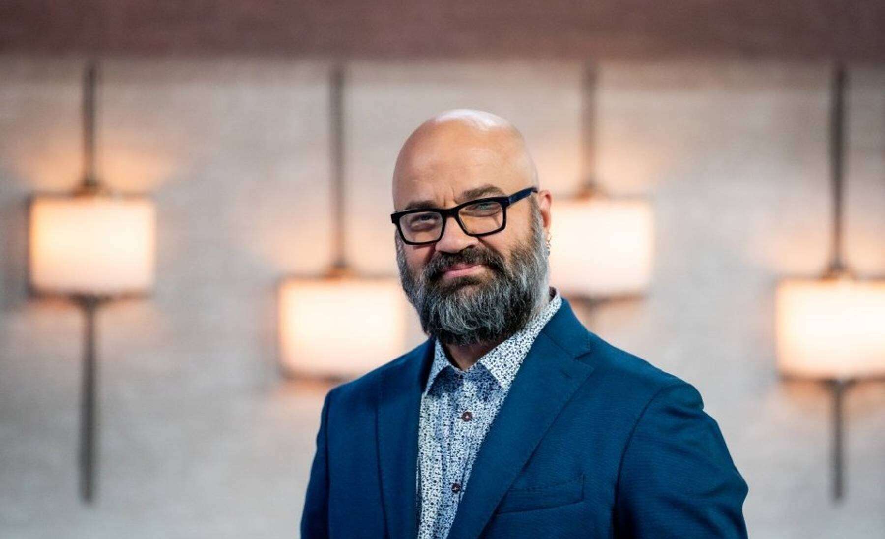Romantiline klõps! Mihkel Raud näitas esmakordselt oma kallimat