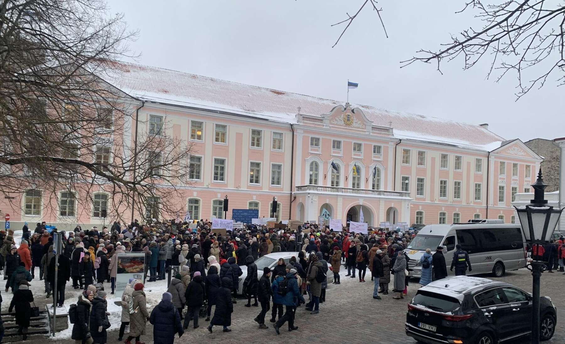 Õpetajate meeleavaldus käivitas säutsumöllu: tehku streigi asemel ...