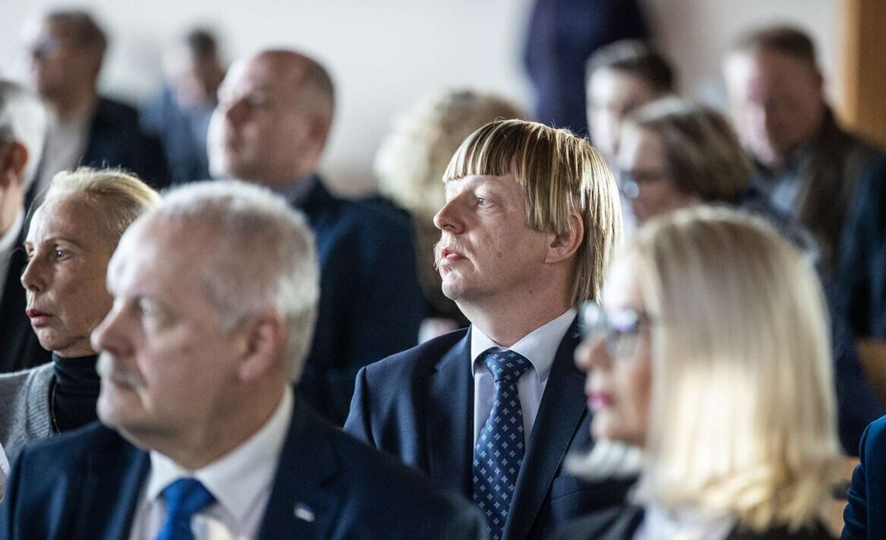 FOTO | EKRE poliitik nautis spordiüritust teise mehe embuses